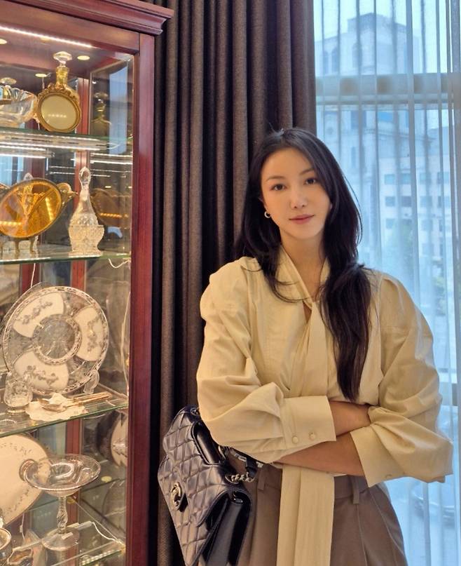 김옥빈 가을 하객 너무 예뻐서 민폐 여신 머리 풍성한 빌드펌에 시선 집중 뷰티는 내운명