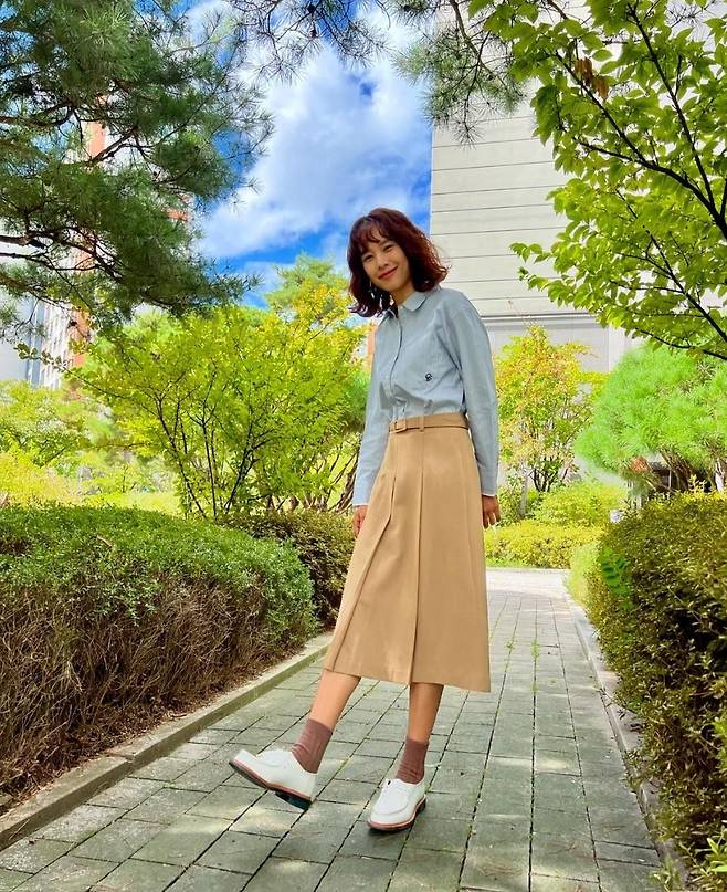 조윤희 우아한 가을 분위기 흠뻑 조각미모 세련된 셔츠and스커트 패션 스타와 패션