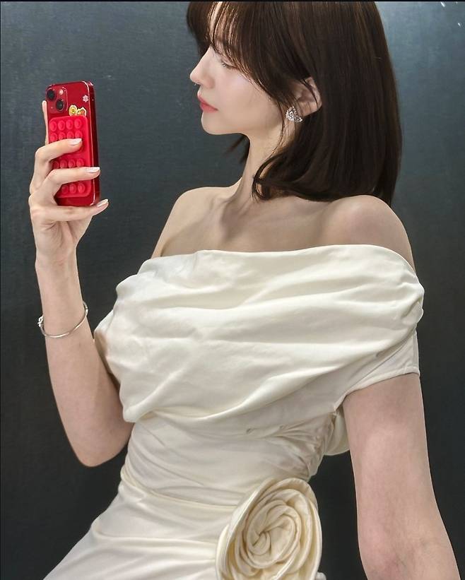 박지현 발레하더니 살이 확 빠졌네 여리여리한 로맨틱 오프숄더 드레스룩 스타와 패션