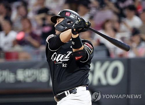 '해결사' 장성우, 연장 12회 짜릿한 끝내기…kt, SSG에 0.5게임 앞선 5위