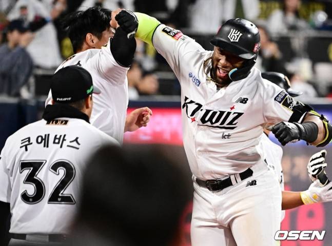 로하스 역전 스리런 승부사 Kt 첫 5위 타이브레이커서 Ssg 꺾고 와일드카드 결정전 진출 수원 현장리뷰