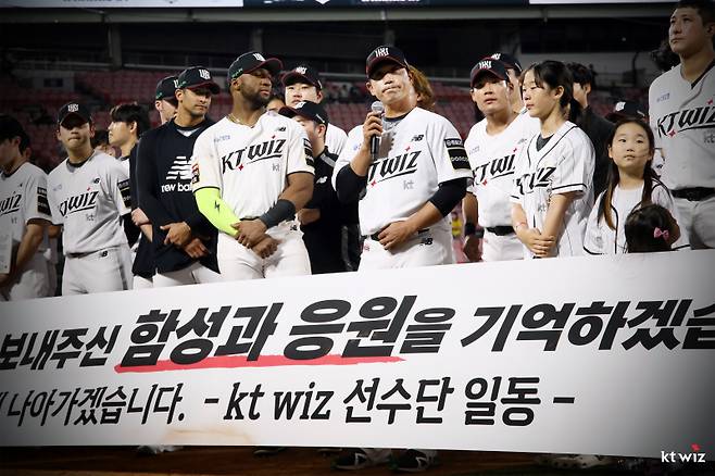 나는 복 받은 사람 은퇴 앞두고 Ps 포기한 캡틴 유니폼 쉽게 못 벗게 하겠다는 후배들 Is 피플