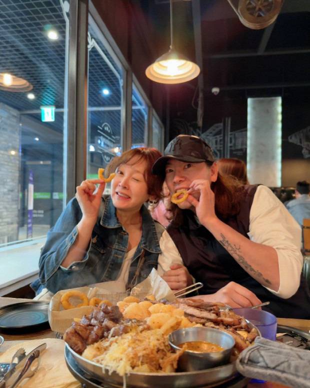 톱여배우 이승연 연하남편의 숨겨진 엄청난 프로필 연예는 내운명