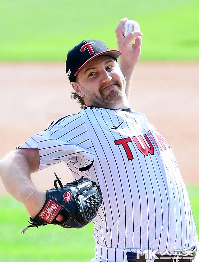 오늘 끝내고픈 LG와 다시 한 번 0%에 도전하는 KT, 승자는 누구 [준PO4 프리뷰]