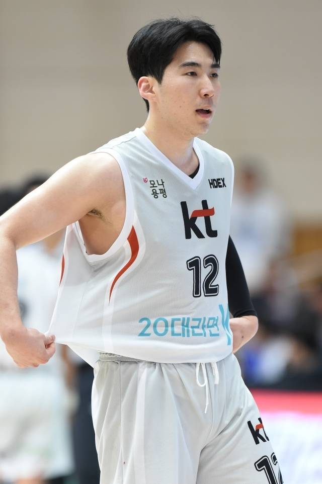 ‘1순위 재능 미쳤다 다재다능했던 문정현 보조 리딩 자신감↑ 고려대 시절 무빈이와 했던 것” Kbl 컵대회