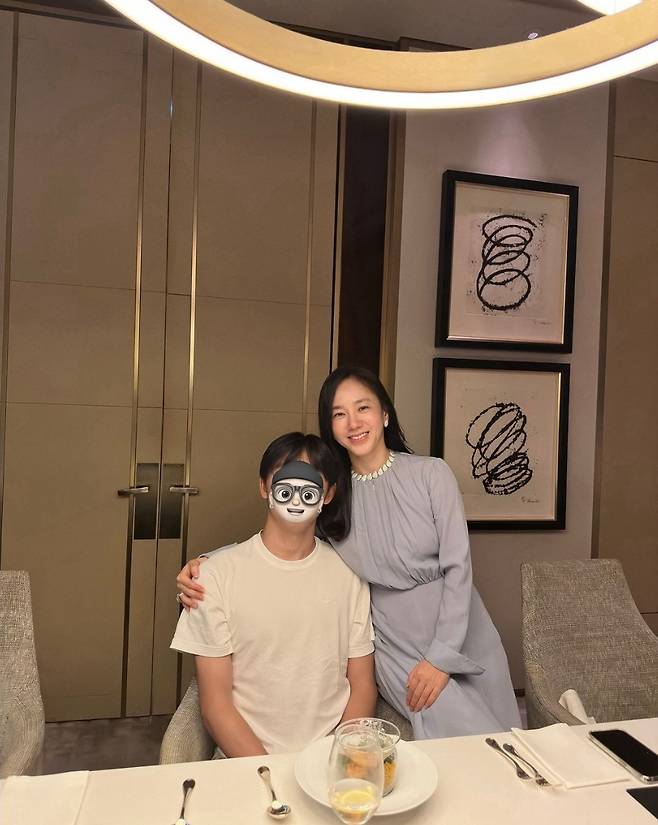 박주미 장성한 아들과 꿈 같은 생일 청담동 사모님의 우아한 원피스룩 뷰티는 내운명