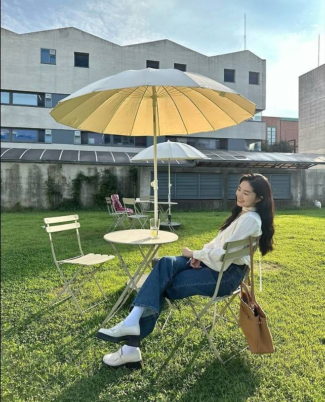 전진 아내 류이서 파주서 레모네이드 한잔 한적한 불금 로맨틱 나들이룩 뷰티는 내운명