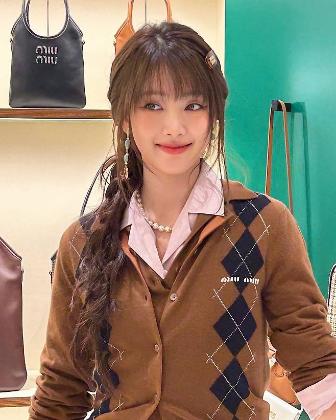 여자아이들 민니 러블리 가을 여신‥미니스커트로 드러낸 각선미
