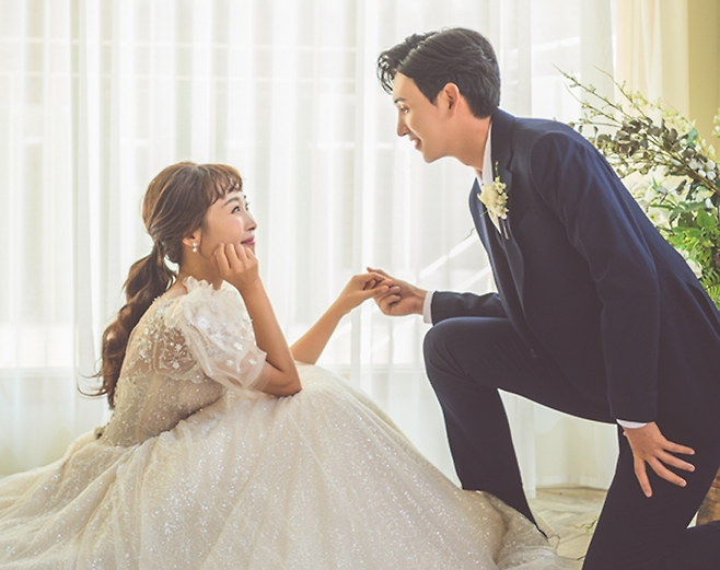 2억 전신성형 제안 거절하고 자신이 이상형이라는 훈남 연하와 결혼한 연예인 삶은영화