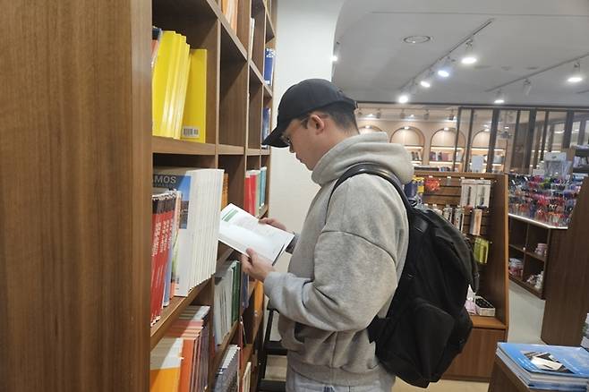 짧은 시간 잃어버린 깊이유튜브가 바꾼 독서 쿠키청년기자단