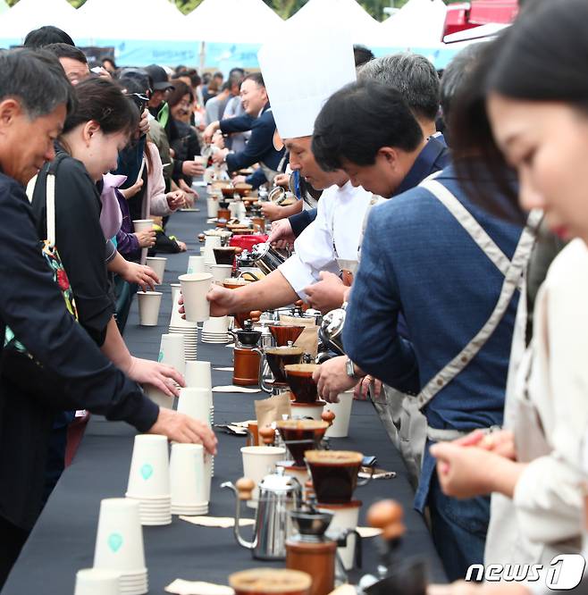 자판기 밀크커피 달콤했던 바닷가강릉 커피의 성지로