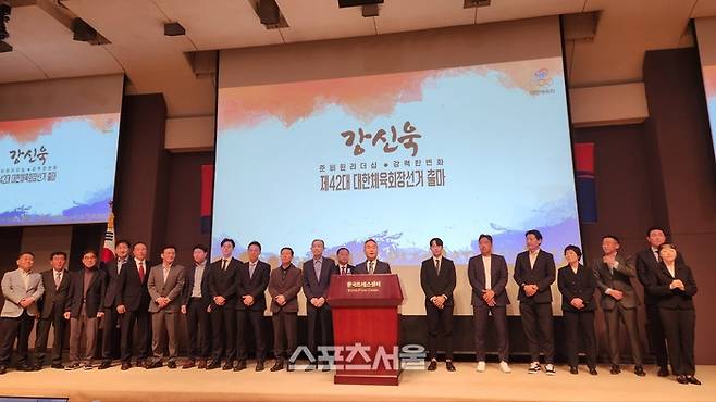 ‘체육회장 선거 출마 강신욱 전 교수 이기흥 회장과 한판 붙고파단일화 애쓰겠다”