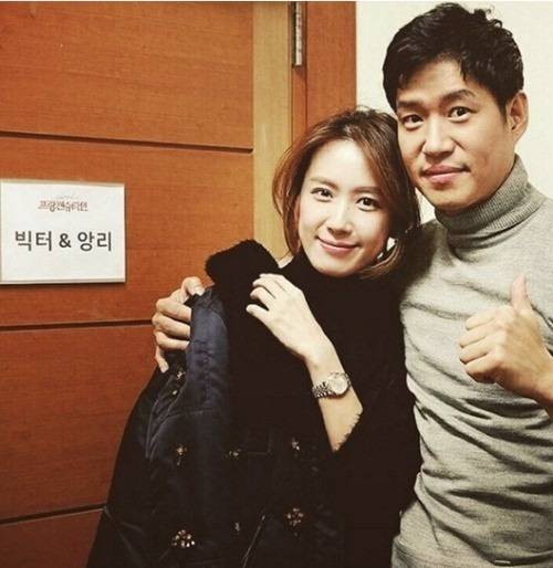 홍은희 ️ 유준상 결혼 21년 만에 안타까운 소식 전한 배우 부부 스포엔 뉴세이