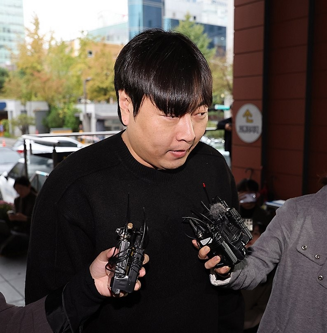‘불법도박 파문 개그맨 이진호 죄송하다”···경찰 출석