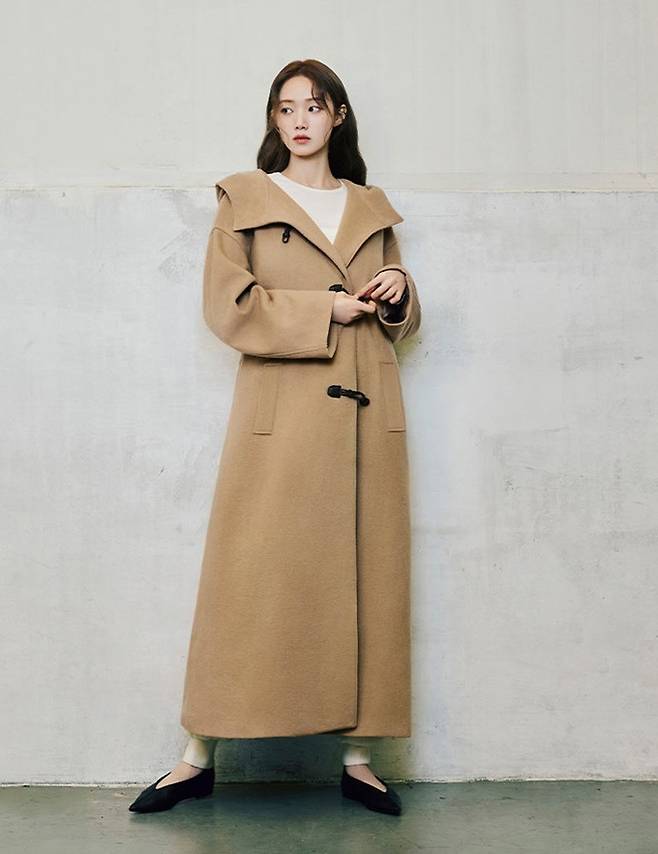 이성경 돌아온 얼죽코의 계절 취향별로 골라입는 드라마틱한 코트룩 패션엔