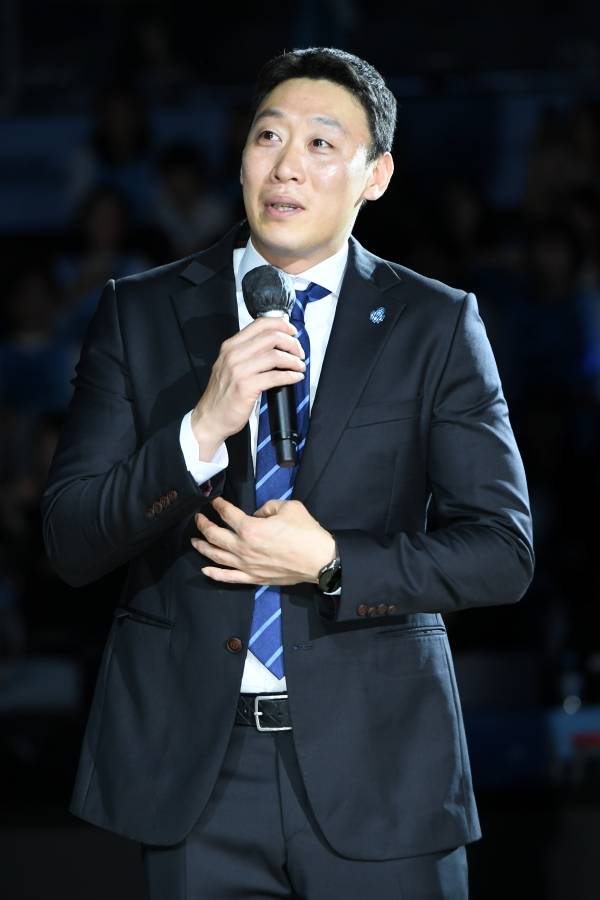 [st&현장] '영원한 캡틴' 김강선 코트 떠난 날…"여기까지 오는 게 힘들었다" 눈시울