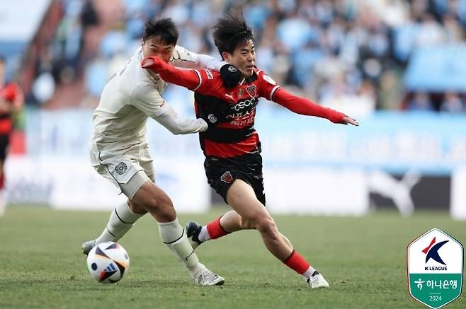 엄마 밥이 그리울 때가 많은 22살 홍윤상 그는 올 시즌 포항의 가장이다··· 올 시즌이 끝나가는 게 너무 아쉬워요