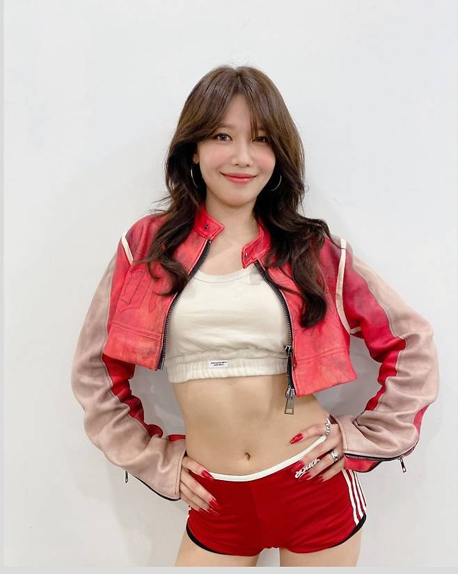소녀시대 수영 함성 터진 일본 솔로 데뷔 시크한 노랑 드레스 쇼케이스룩 스타와 패션