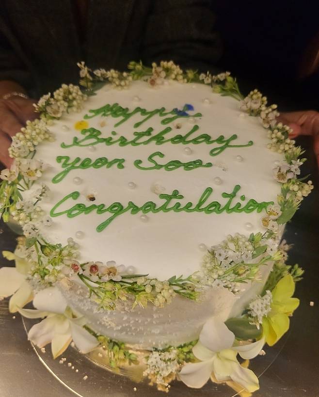 오연수 손지창과 꿀 떨어지는 생일파티 꽃 화관 쓴 그레이 시밀러룩 스타와 패션