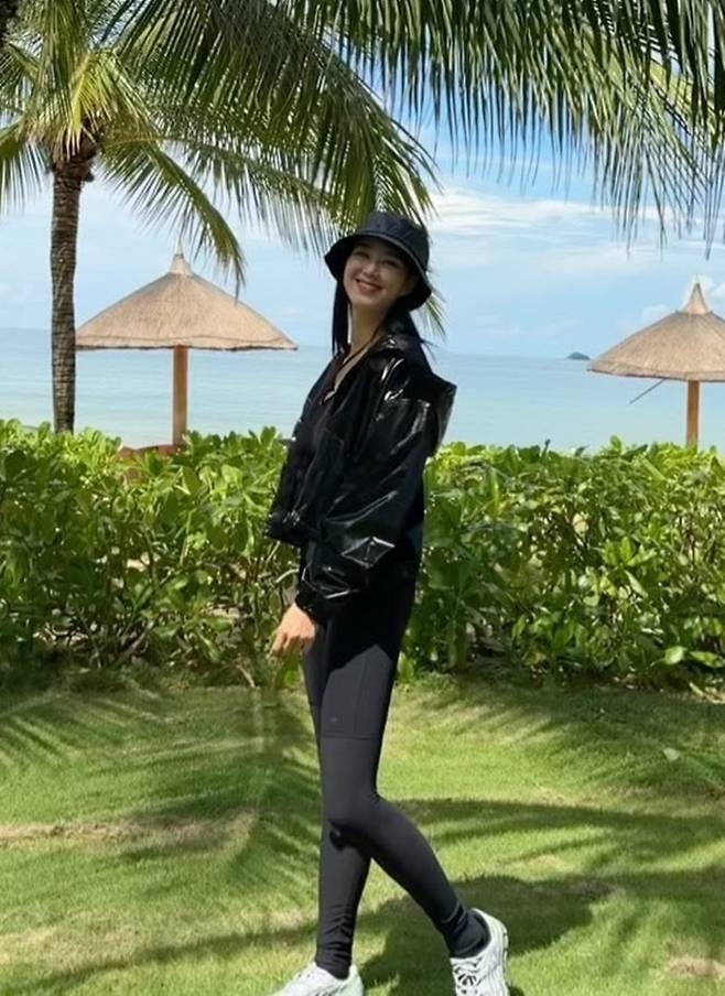 지소연 이유있는 아기엄마의 레깅스 핏 베트남 리조트 오운완 애슬레저룩 패션엔