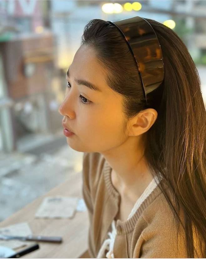 전진 아내 류이서 예쁘다는 머리띠만 며칠째 리본 묶은 카디건과 청바지로 사랑스러워 뷰티는 내운명