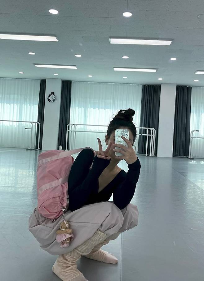 오연서 러블리 그 자체 머리부터 발끝까지 꽉 찬 러블리 발레코어룩 패션엔