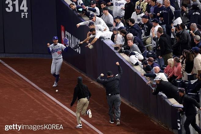 벼랑 끝 몰린 상황이었는데 눈살 찌푸리는 행동”야구인의 축제 월드시리즈 ‘발칵 스포츠스케치