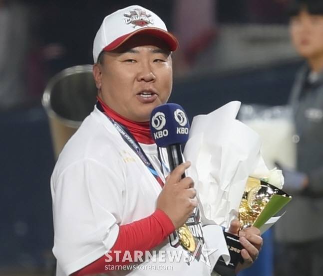 우승했지만 이제 시작 이범호 2기 출범 Kia는 왜 계약 1년 남기고 최고 대우 안겼나
