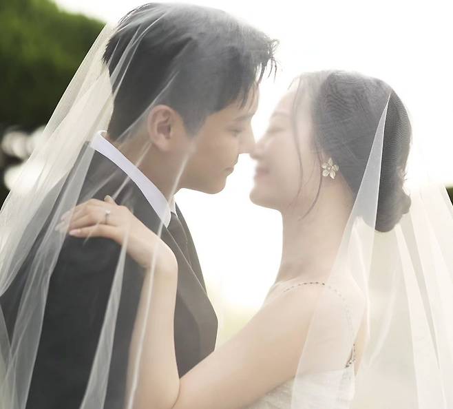 장인 사업 물려받으려고결혼과 함께 은퇴 선언한 인기 아이돌 삶은영화