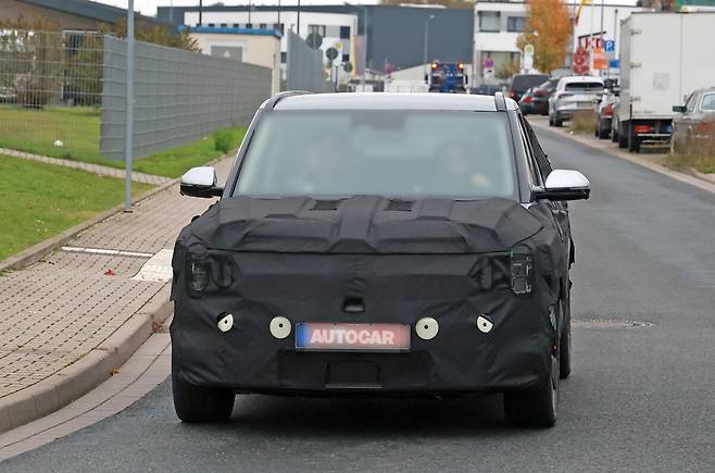 기아차의 신비한 엔트리 전기 Suv 포착 2026년 글로벌 공략 시동 구름을달리다