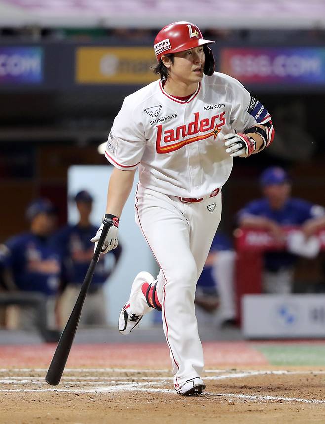 FA 시장 열리기 전 계약은 불발…SSG-최정 ‘2025 FA 1호 계약’ 유력