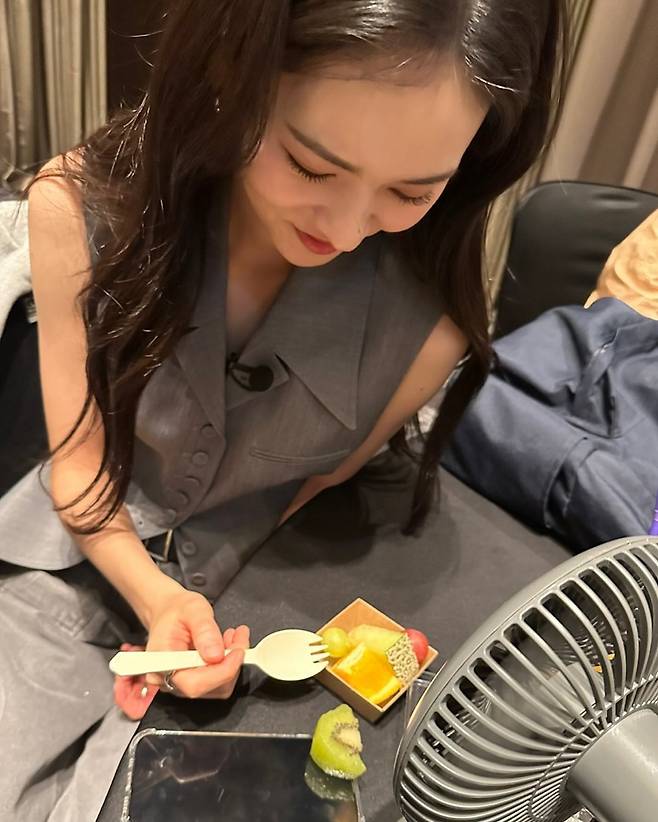 정년이 김윤혜 스트라이프 자켓 청바지 입고 시크미 라이프업