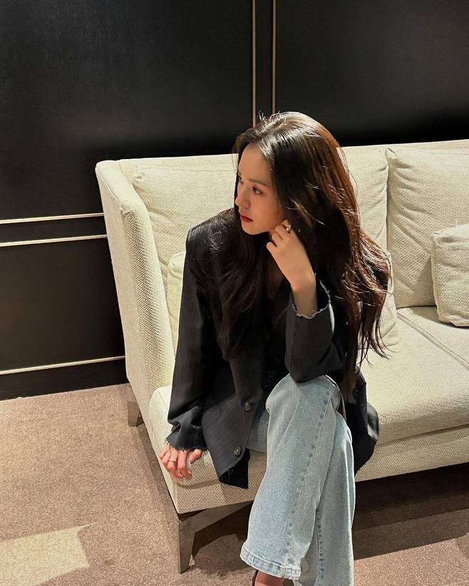 정년이 김윤혜 스트라이프 자켓 청바지 입고 시크미 라이프업