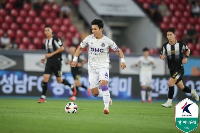 안양 캡틴 이창용 김기동 감독님 인터뷰 봤는데 우리도 서울 신경 안 쓰겠다 Md신문로