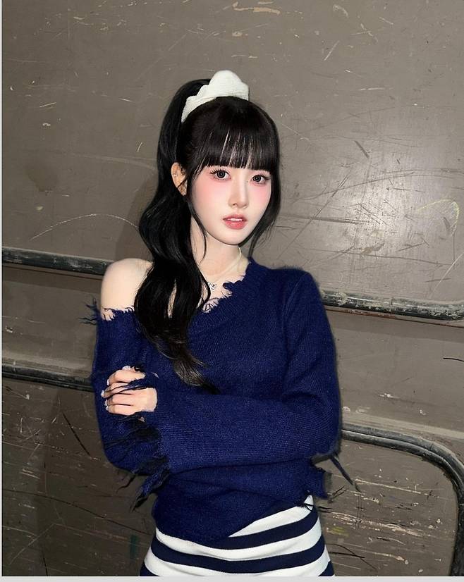 박남정 딸 시은 너무 짧아 아빠한테 혼나겠어 크롭 원숄더에 줄무늬 미니스커트룩 뷰티는 내운명