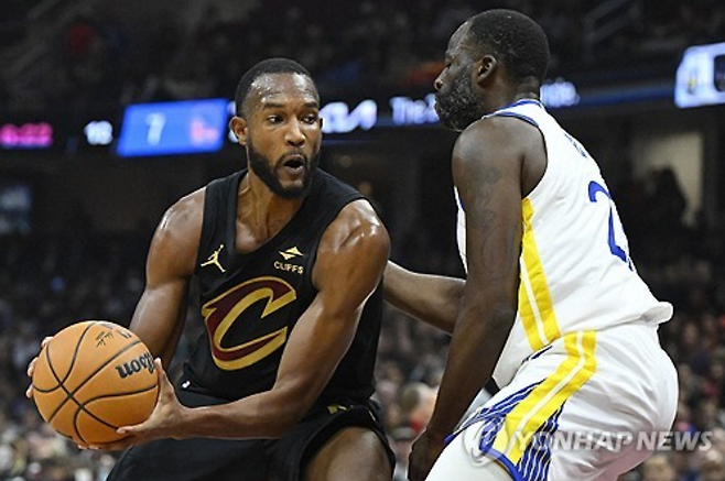 Nba 전반전 종료 점수 83 42→美친 화력 Cle 커리 12점 묶고 Gsw 대파개막 10연승