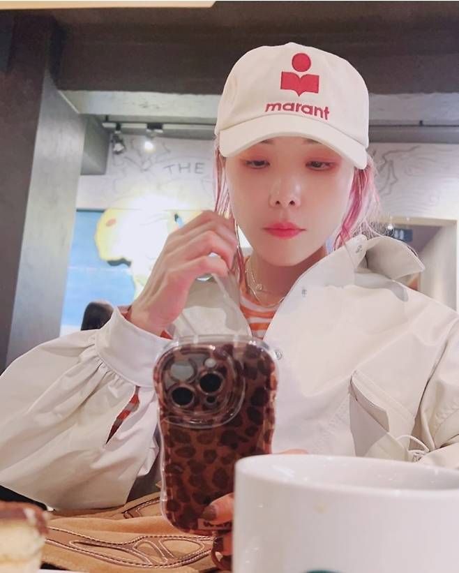 신봉선 11kg 감량으로 선명해진 V라인 헐렁해진 꾸안꾸 재킷과 슬릿 롱스커트룩 스타와 패션