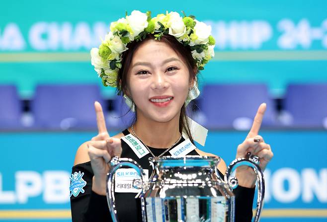 민영아 나도 2등 많았단다 후배 손을 들어준 당구 여제의 품격 우리는 지금 김가영의 시대에 산다
