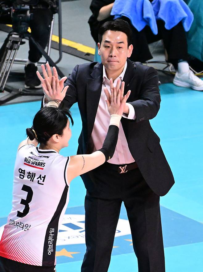 1r 전승 도전 아본단자 감독 언젠가 패배는 온다 오늘은 아니길”정관장은 염혜선 ‘부상 결장 변수 발생 Ss현장
