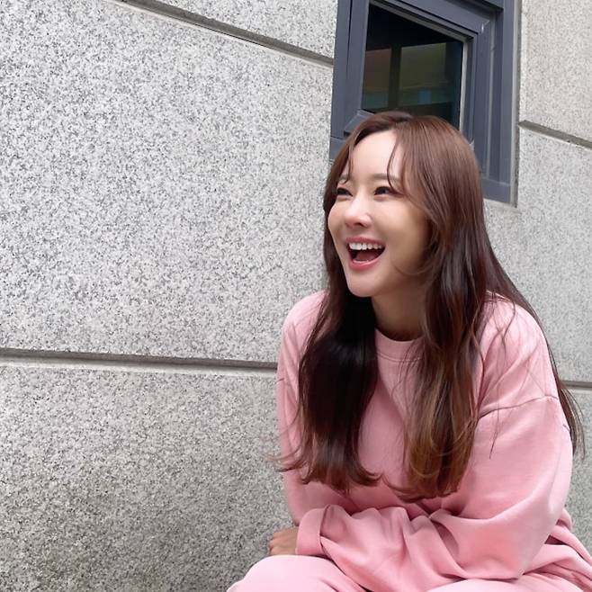 소유진 43살 맞아 핑크색 트레이닝 입고 러블리 뿜뿜 스타픽