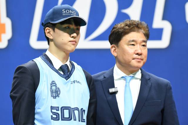 Kbl 최초 비선출 출신 프로선수 탄생→소노 정성조 지명김승기 감독 배고픈 선수인 것 같더라 Md고양
