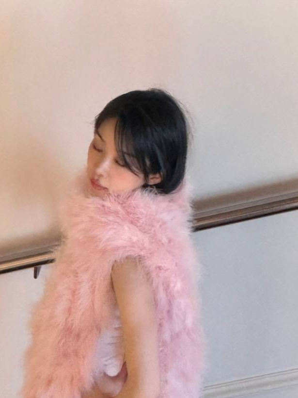이청아 숨겨왔던 시스루 여신 매력 밀라노에서 빛난 팔색조 자태 스타와 라이프