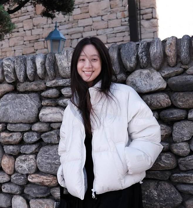 정려원 패딩은 이 맛 대충 툭 걸쳐도 스타일리시 패딩 동네 마실룩 패션엔