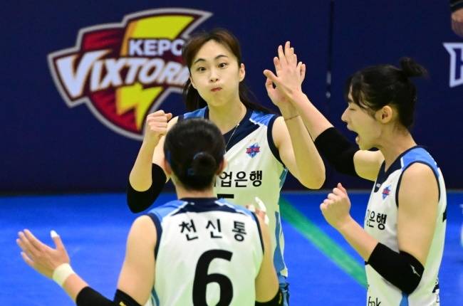 ‘현대건설 8연승 저지빅토리아 32득점 Ibk기업은행 풀세트 접전 속 값진 5연승 행진 Mk수원
