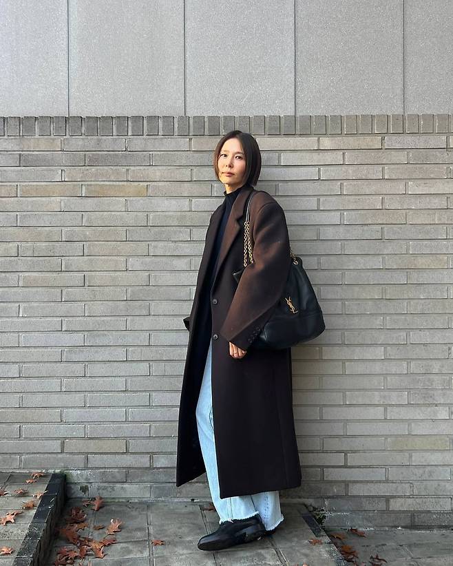 김나영 400만원대 숄더백 들고 늦가을 데이트 라이프업