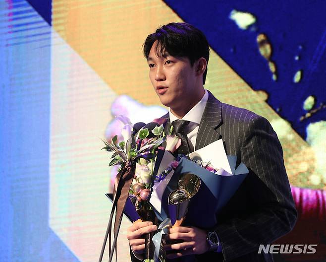 Mvp 1표씩 받은 탈삼진왕 하트 다승왕 원태인 투수 골든글러브 2파전으로 좁혀지나