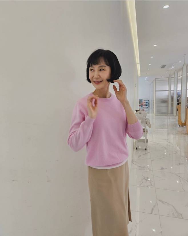 56세 채시라 다시 90년대 리즈시절 소녀 같은 청순미 핑크 니트룩 스타와 패션