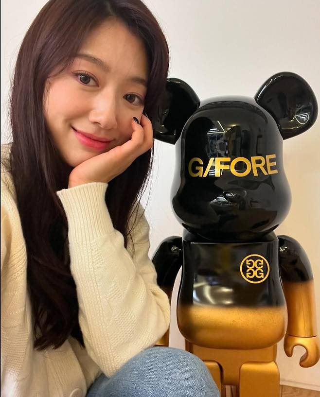 박신혜 30만원대 피규어와 황홀한 홀리데이 니트 카디건 데님 팬츠룩 뷰티는 내운명