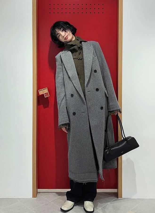 나나 눈 와도 코트 겨울 멋쟁이의 정석 터틀넥에 헤링본 코트 얼죽코룩 패션엔