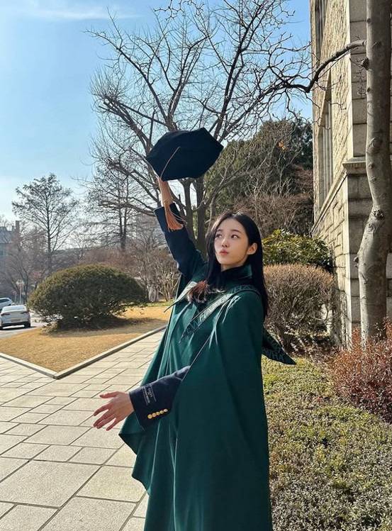 최근 해외서 화제모은 미모의 이화여대 졸업생 맥스무비